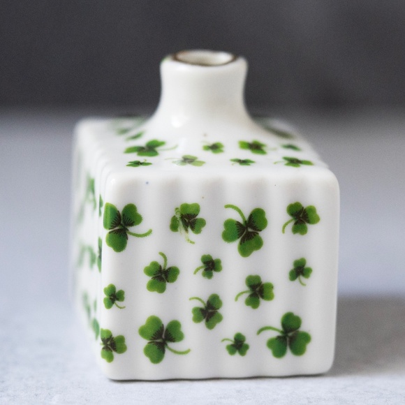 Enesco | Accents | Enesco 979 Shamrock Porcelain Bud Vase Japan Vintage ...